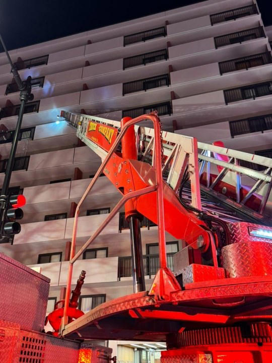 DC firefighters battle high-rise apartment building fire in bitter cold ...