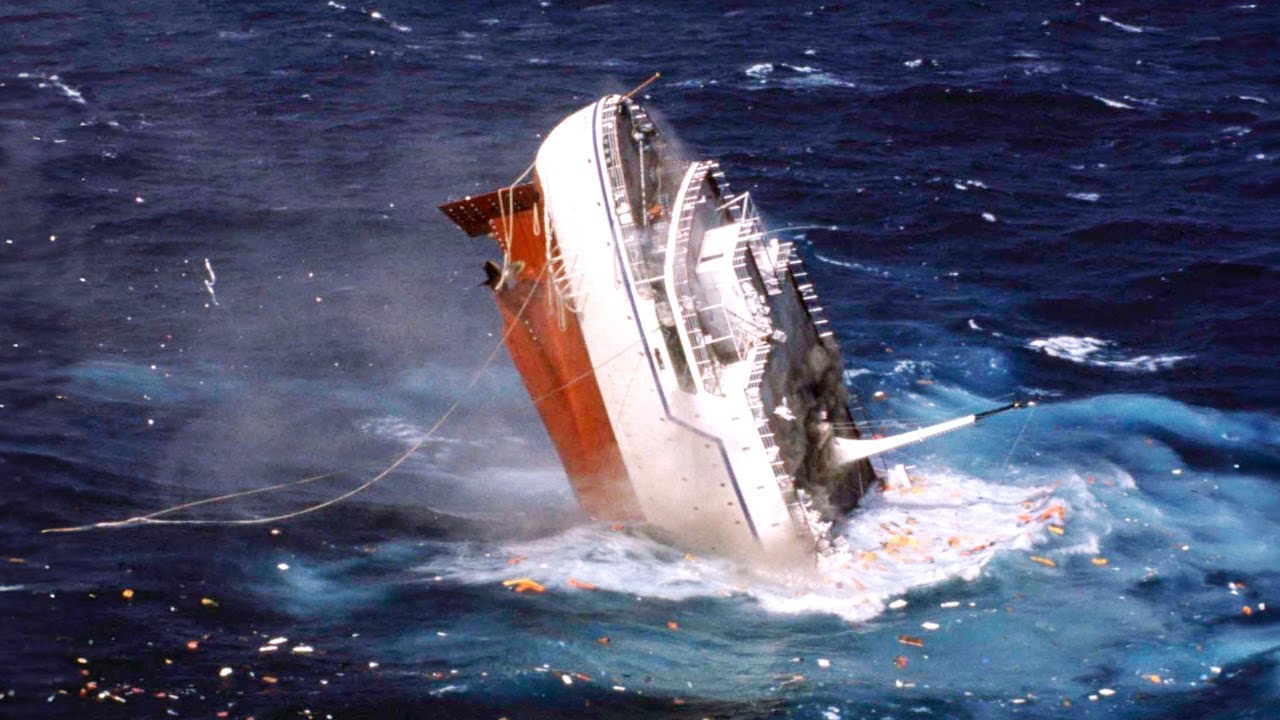 579 people were left at sea - entertainers brought everyone home