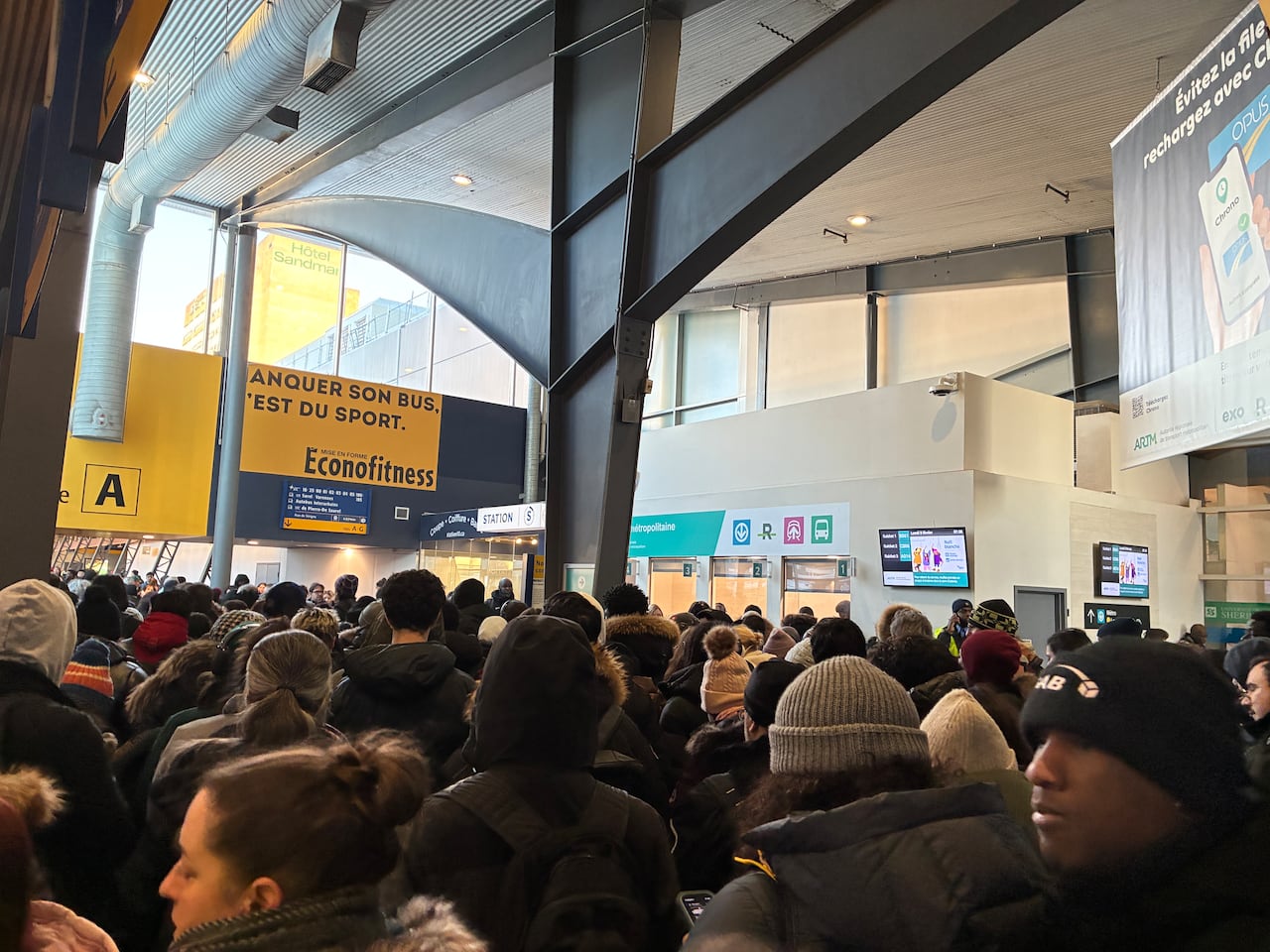 Service resumes on Montreal's Yellow Metro line after water ...