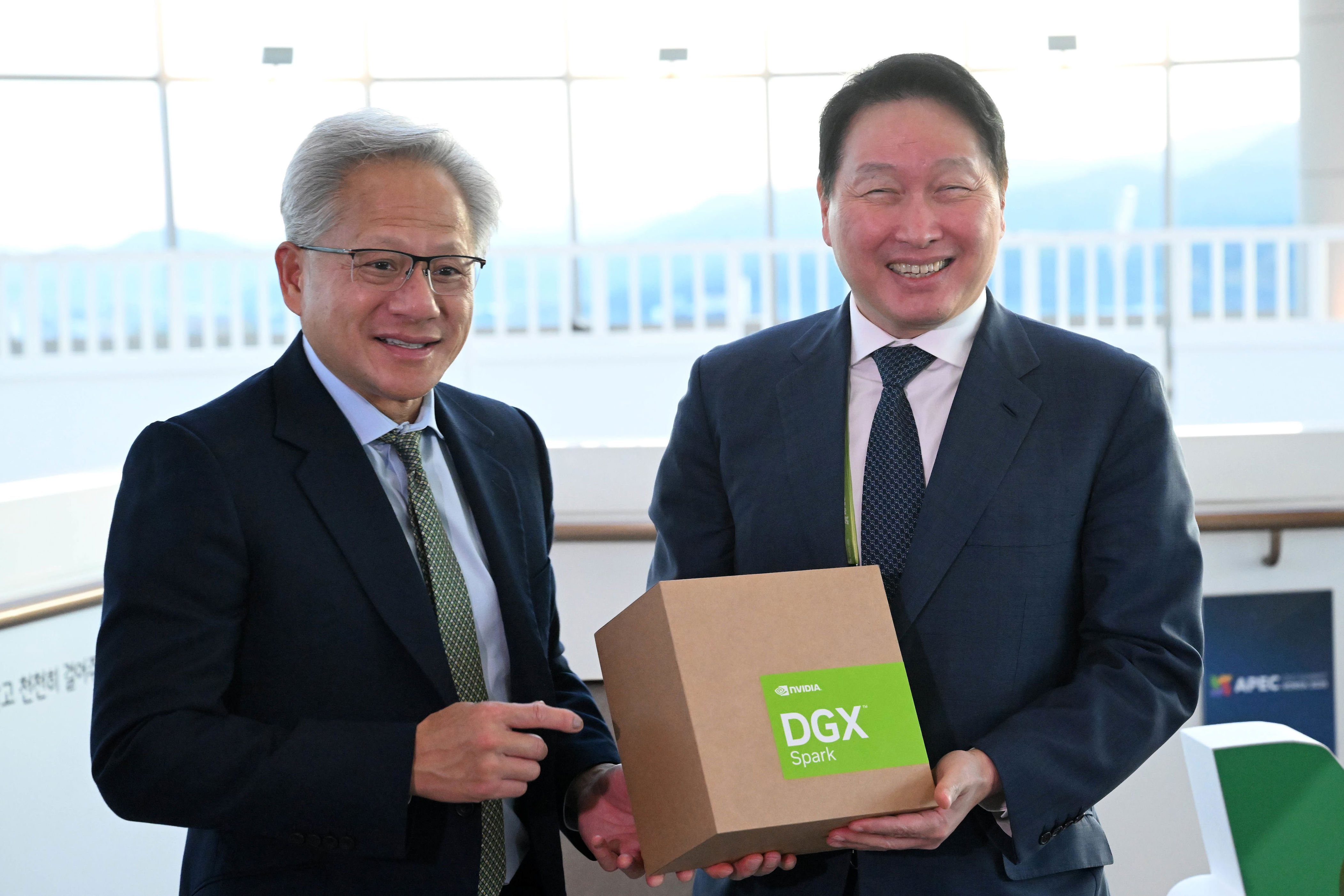 SK Group chairman, NVIDIA CEO discuss HBM4 and AI collaboration
