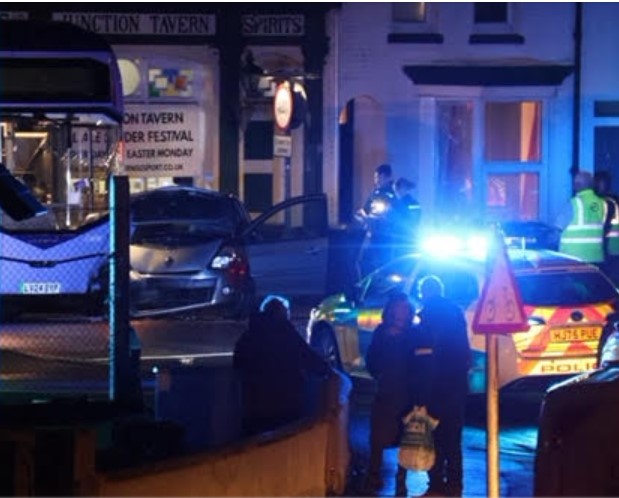 Police update over bus and car crash in Gosport that blocked road