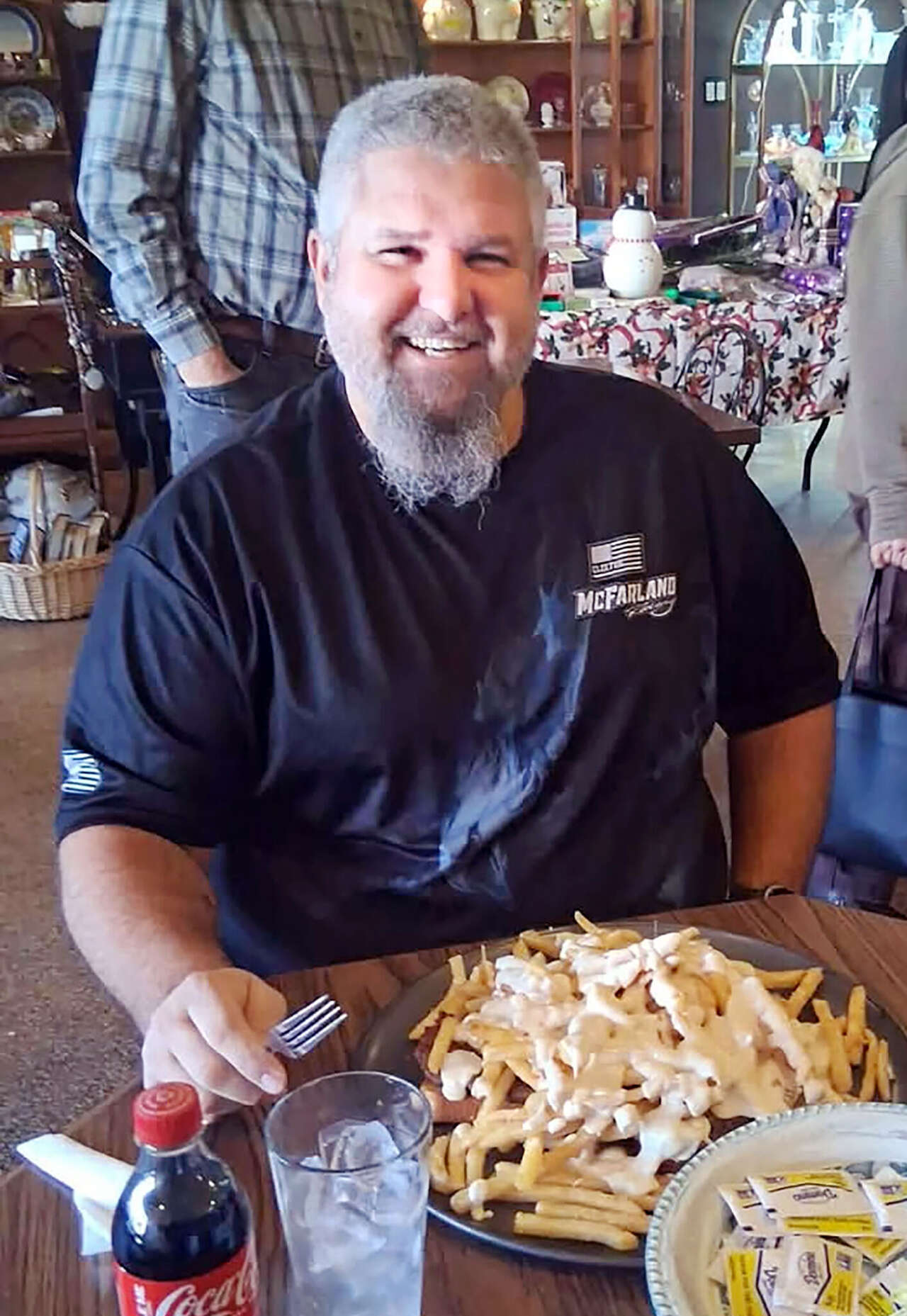 Challenging Virginia restaurant's 4-pound horseshoe requires a tight ...