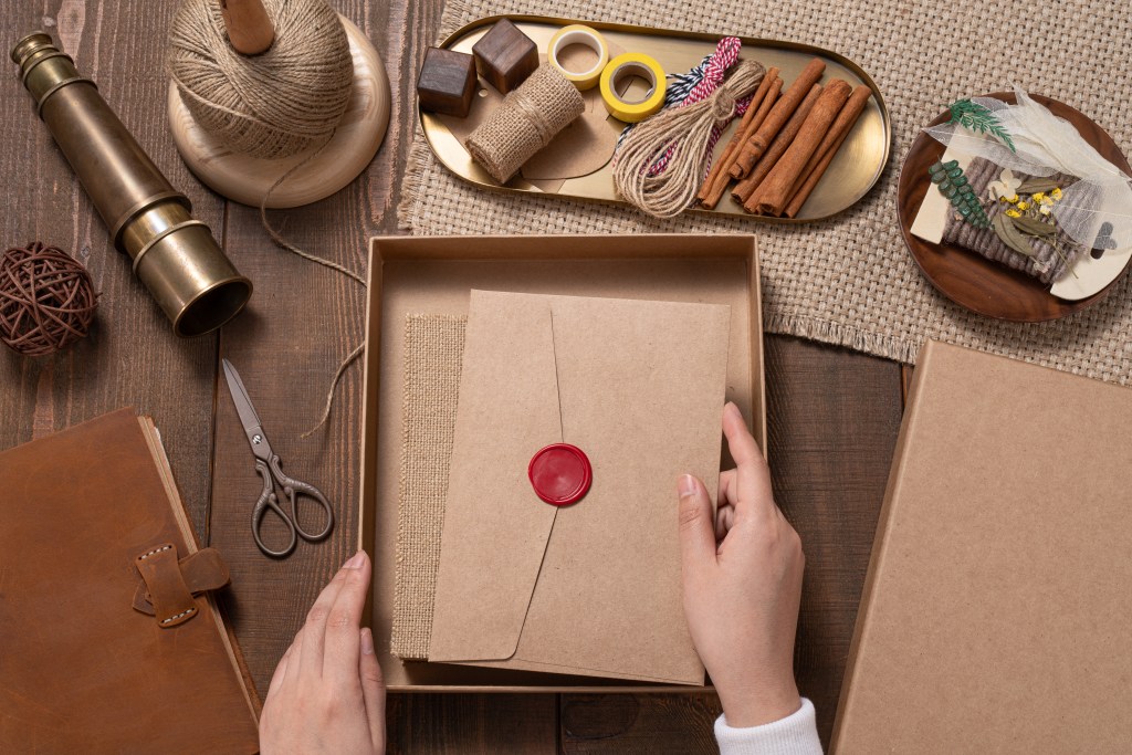 End-of-life nurse says everyone should create a 'memory box' before ...