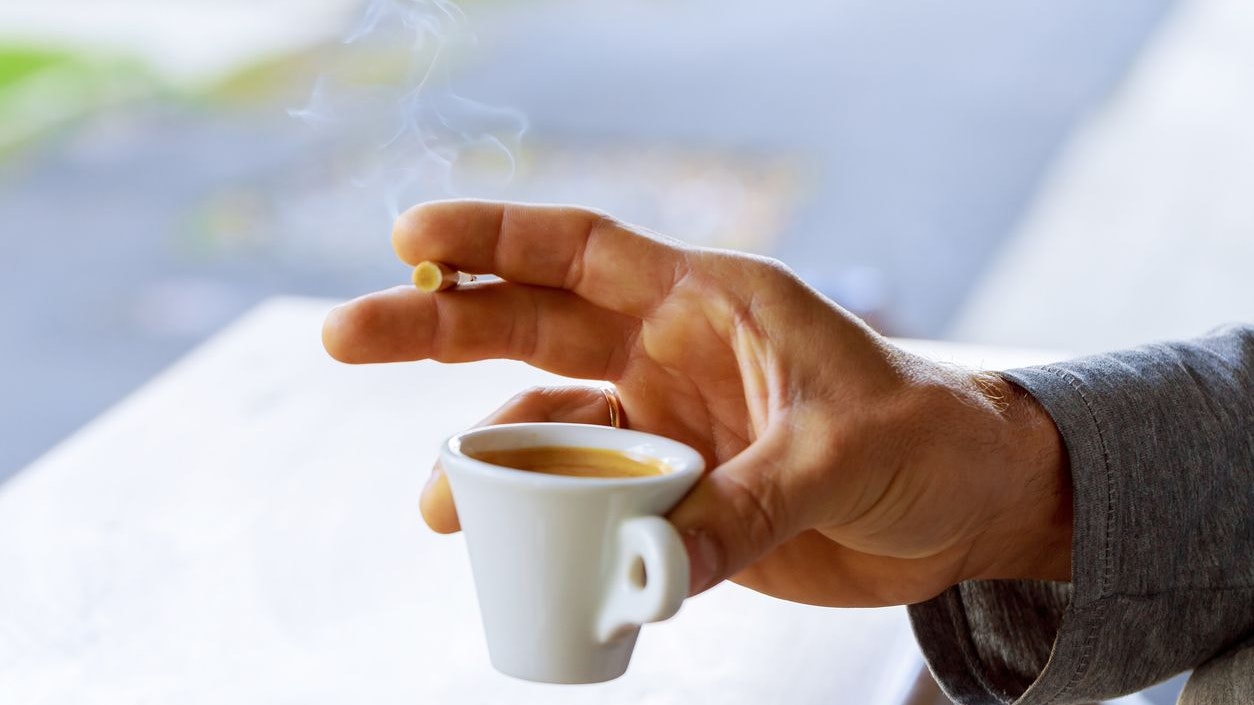 Kaffee wirkt bei Rauchern anders – das ist der Grund