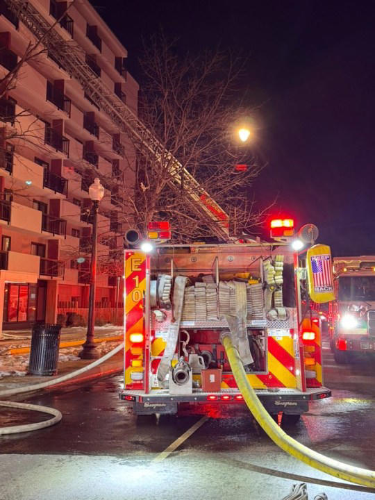 DC firefighters battle high-rise apartment building fire in bitter cold ...