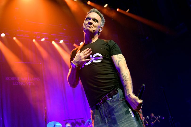 Robbie Williams admits to acting like the 'smuggest person in the world ...