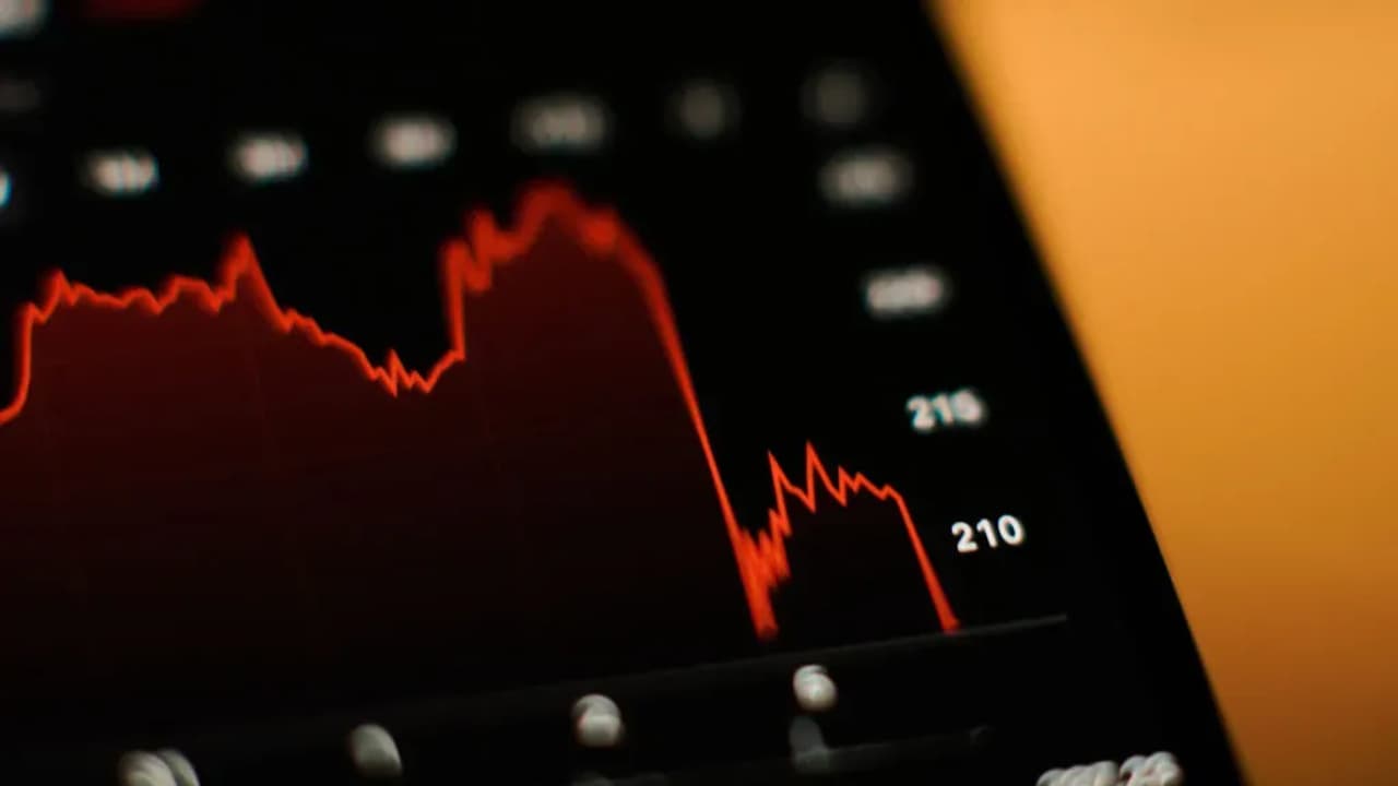 AI fear trade? Hedge funds reportedly made their biggest bet against ...