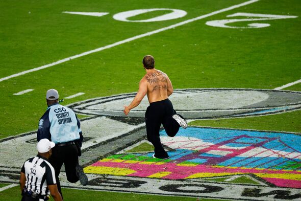 Super Bowl streaker had three-word message on back with clear mission