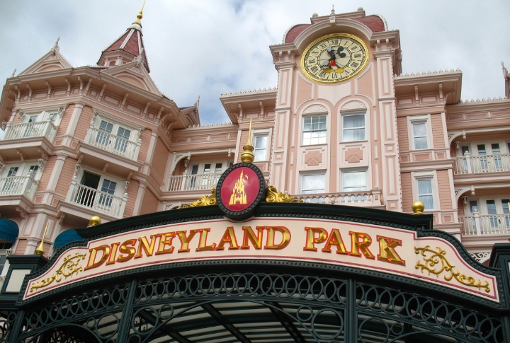 10 key differences between Disneyland and Walt Disney World