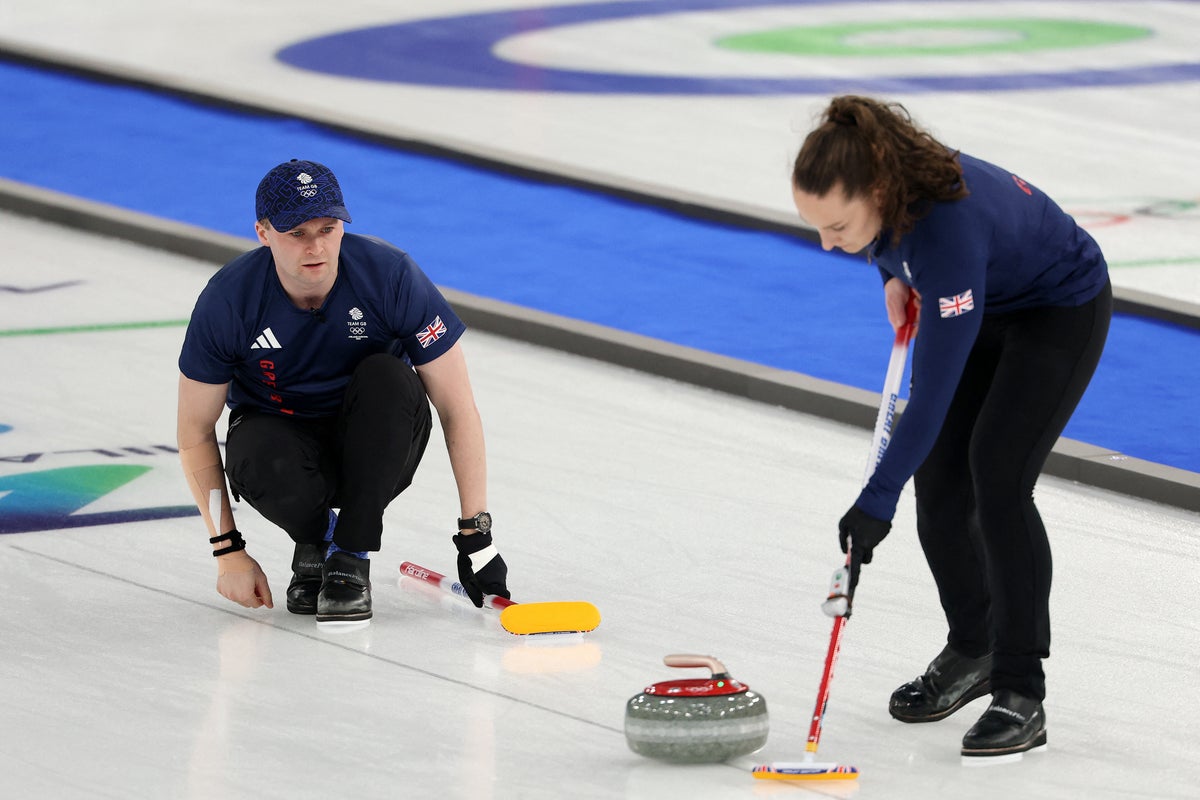 What is the hammer in curling and how does it work?