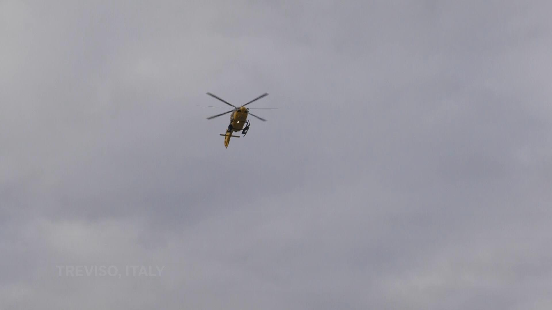 Lindsey Vonn arrives in Treviso by helicopter after breaking leg in ...