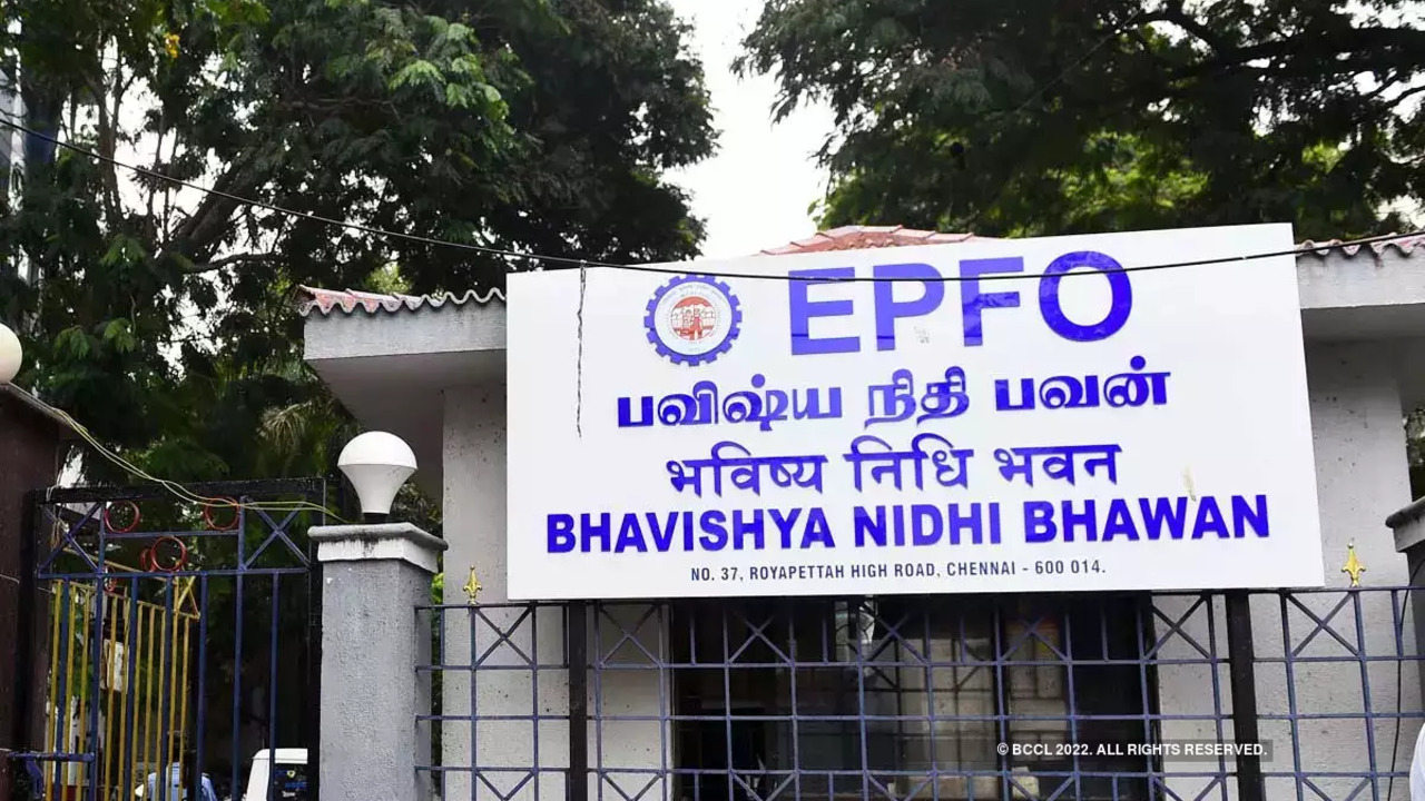 BIG BOOST for salaried class! EPFO to enable UPI-based EPF withdrawals ...