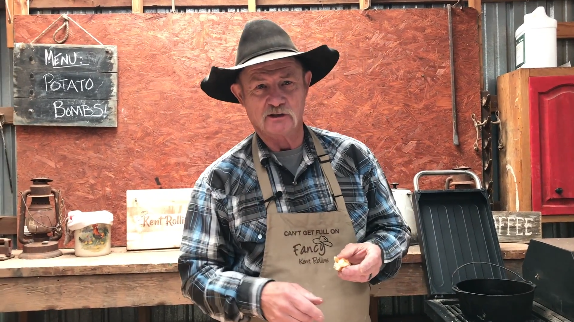 How to seal and fry stuffed mashed potato bombs correctly