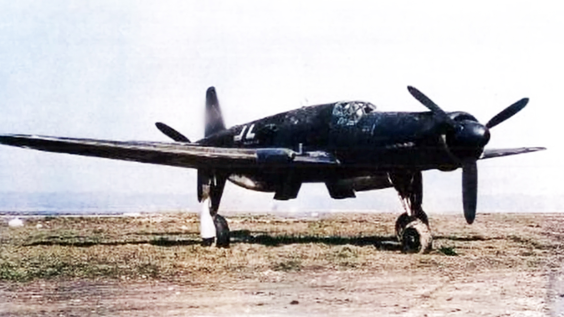 460MPH on Piston Power: The Tandem-Engine Dornier Do-335 Explained