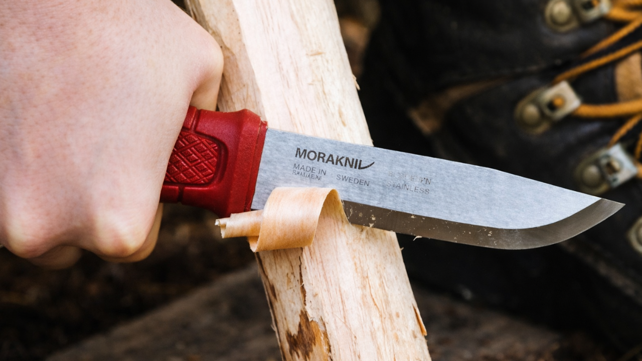 Survival knives designed for reliable field use