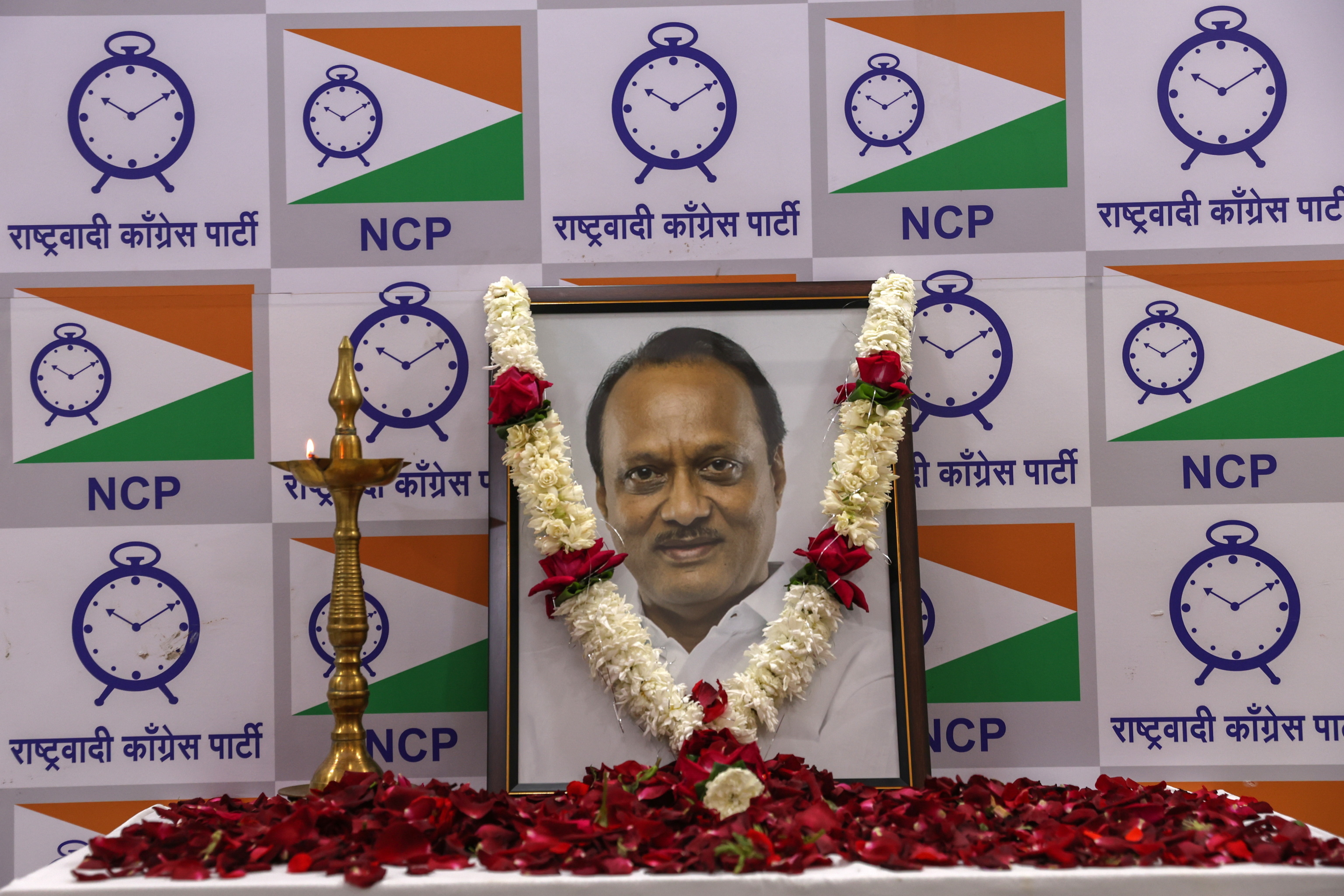 Politico di Mumbai muore in incidente aereo con altre 4 persone