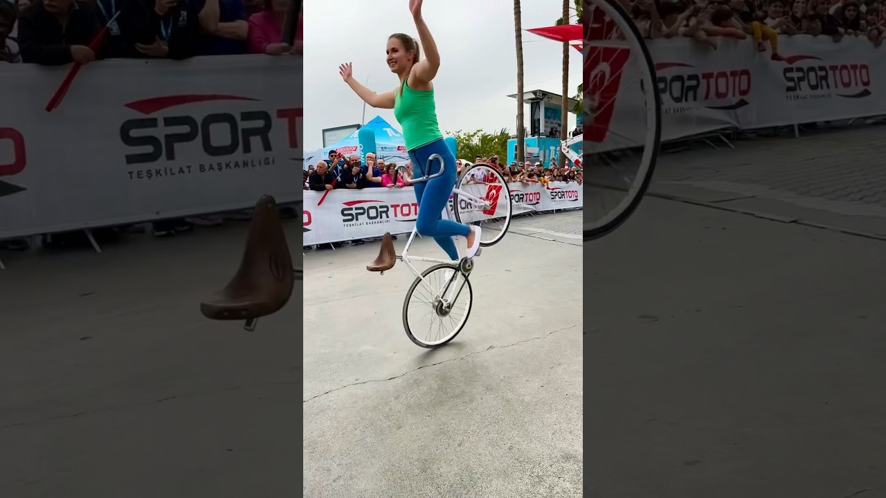 How does she do that 😳 show at cycling 🤩