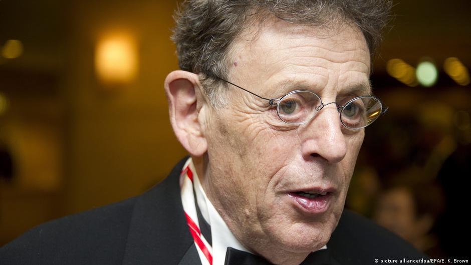 Philip Glass cancela estreno de sinfonía en el Kennedy Center