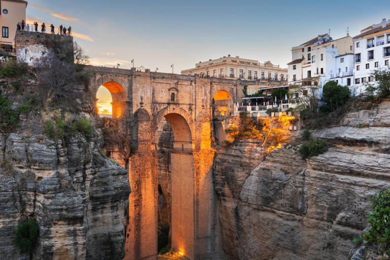 Ronda in Andalusien: Diese Stadt wird durch eine Schlucht geteilt