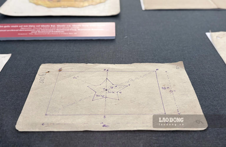 Trưng bày tài liệu gốc về Quốc kỳ, Quốc ca và Quốc huy