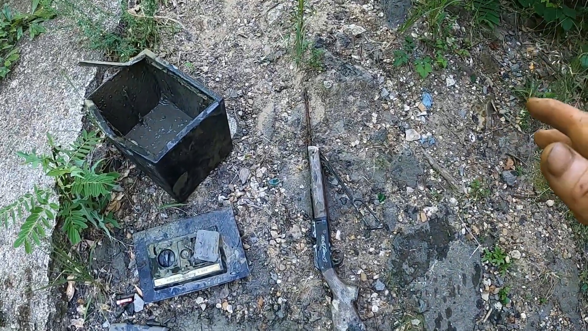 A heavy safe emerged while magnet fishing… weapons followed