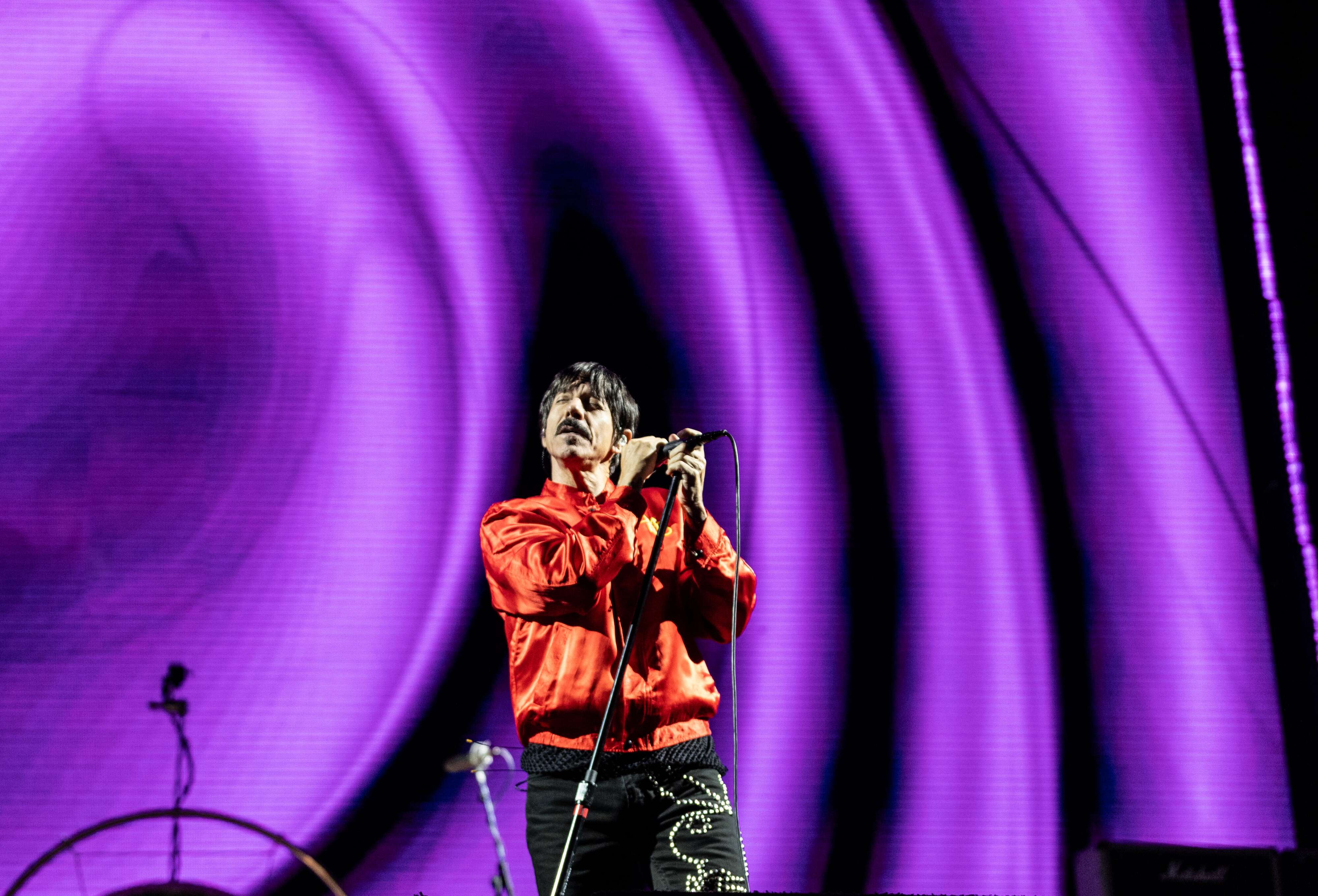 Singer for iconic rock band is tone deaf, producer says