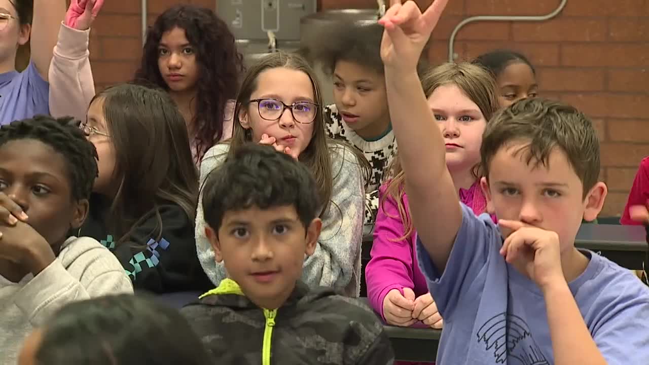 ABC15 Kidcasters' visit gives Kyrene De La Colina students a moment to ...