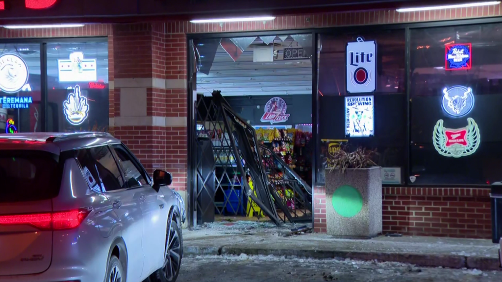 Crash-and-grab burglars target food and liquor store in Chicago's ...