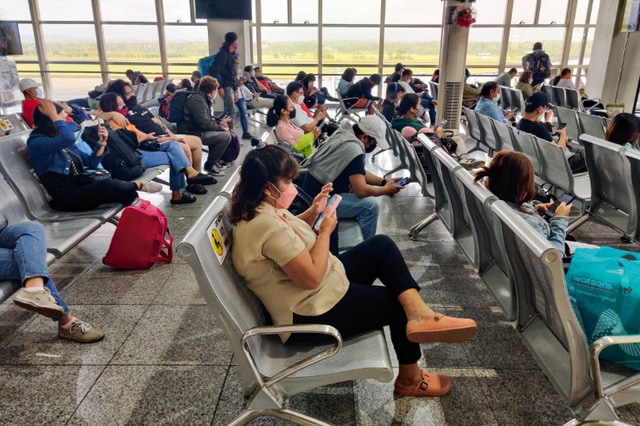 Man wounded in Iloilo airport after allegedly attacking a cop, refusing ...