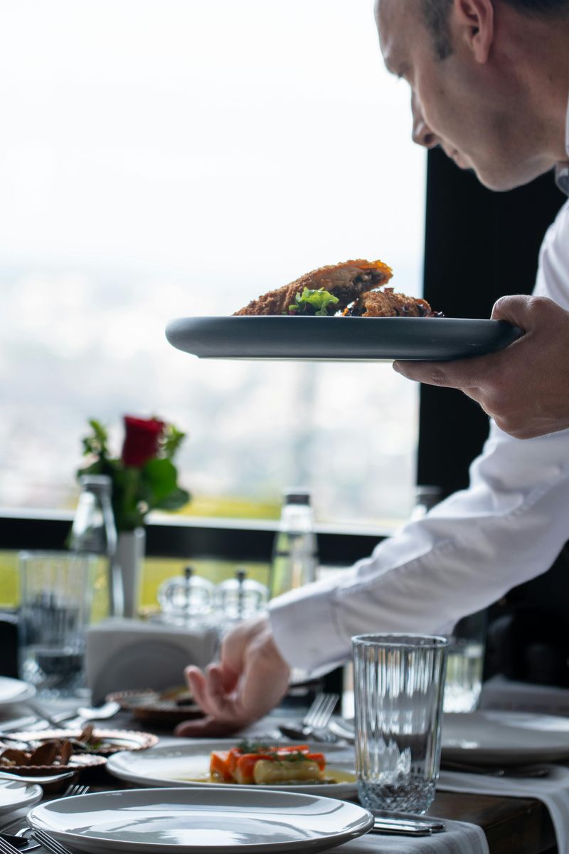 21 restaurant choices that make people lose respect quietly