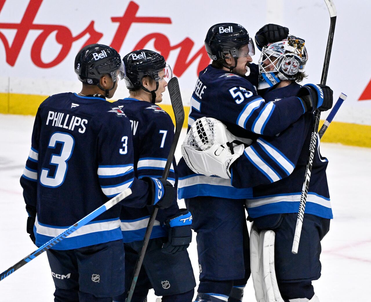 Jets end 2-game skid with 4-3 win over New Jersey Devils