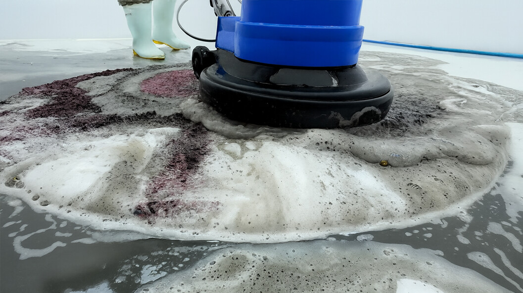 Mechanical scrubbing on a heavily soiled carpet