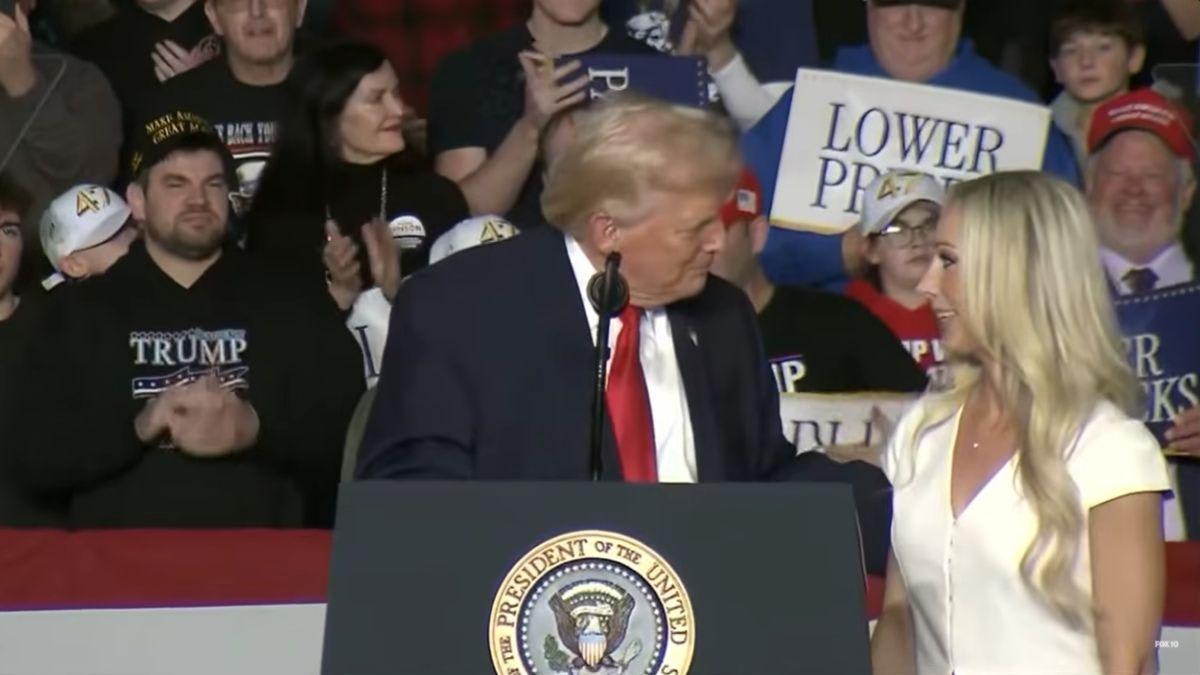 Donald Trump hits on 'beautiful' women at his rally as he calls them up ...