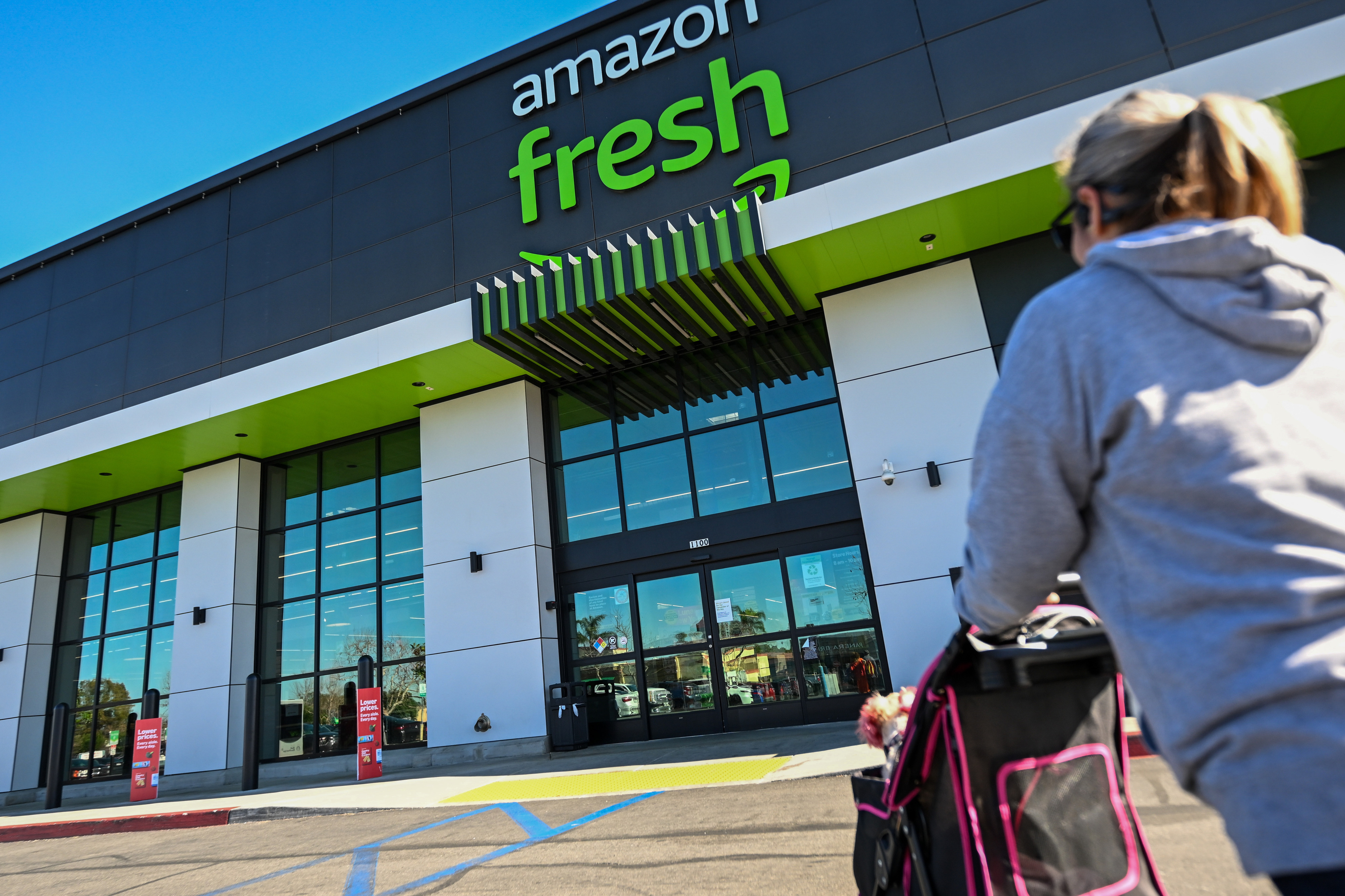 Amazon to lay off 16,000 employees after grocery shakeup, bringing ...