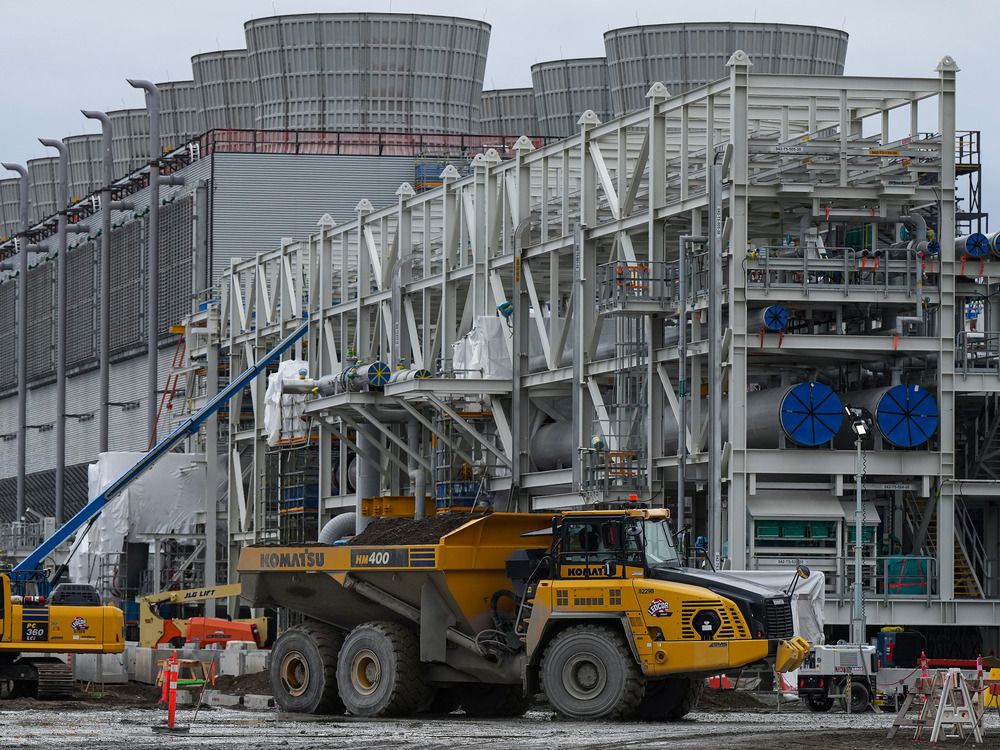 Are Shell, Mitsubishi trying to pull out of LNG Canada? Probably not ...