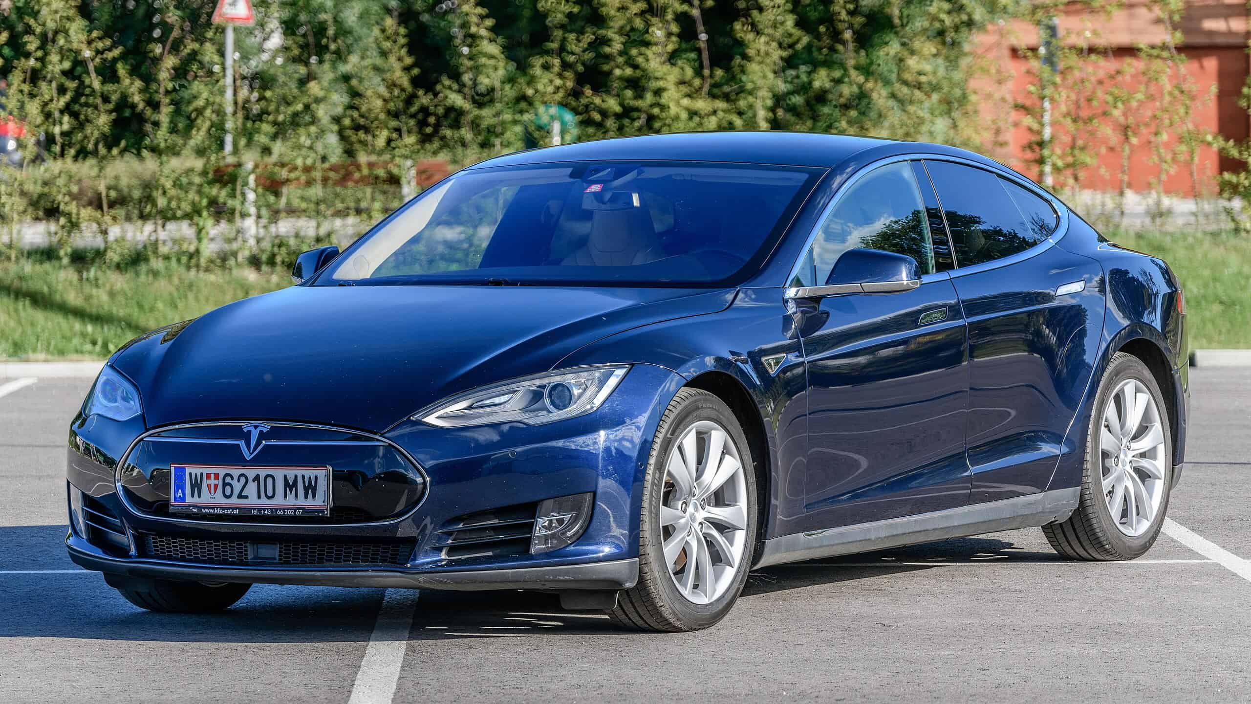 Tesla’s European sales collapse as stock surges