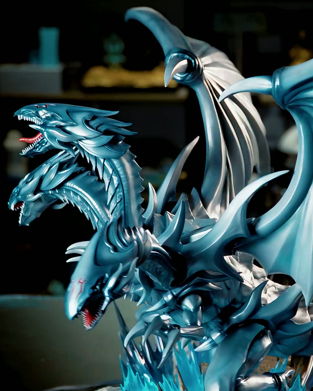 Sculpting the Blue-Eyes Ultimate Dragon – a resin version like never before
