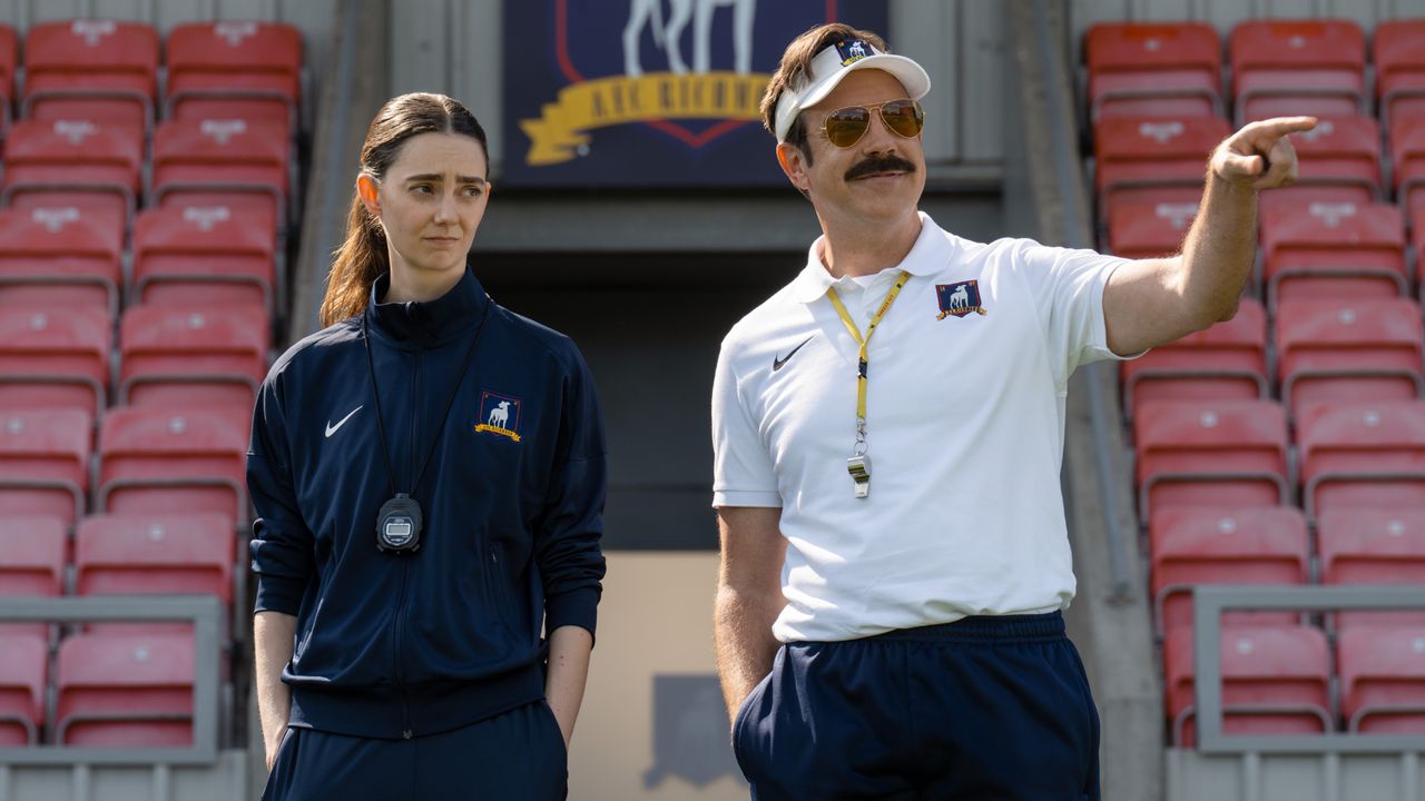 Jason Sudeikis is back on the pitch in first look at Ted Lasso season 4 ...