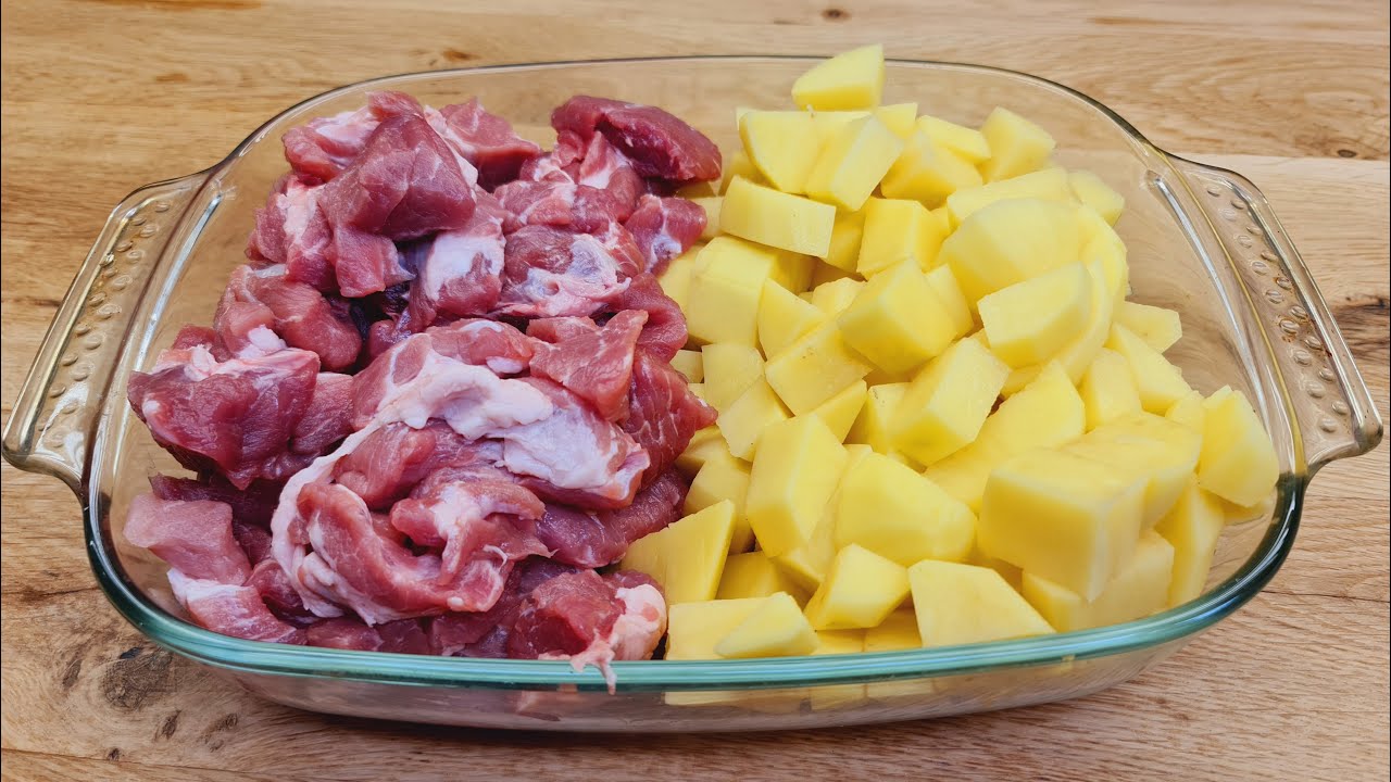 Festive potatoes with meat for dinner — enough for the whole family!