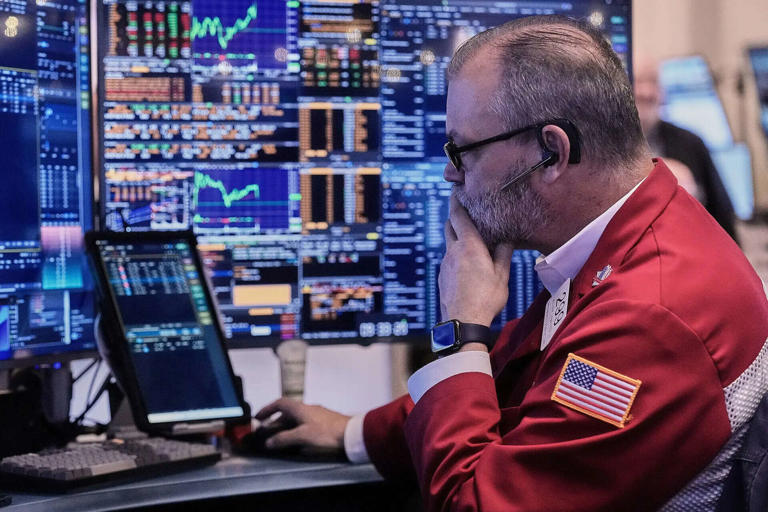Why Dow is down today as S&P 500, Nasdaq surge towards record – gold ...