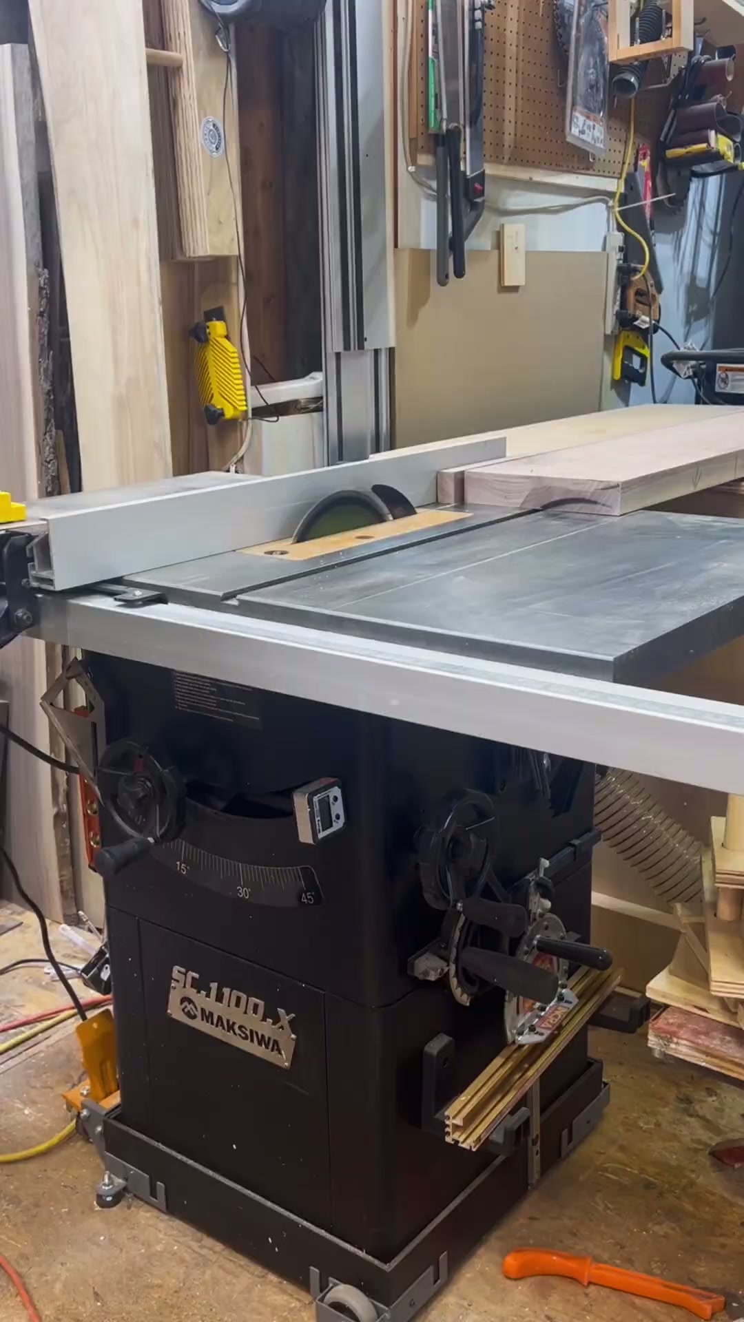 Resawing walnut to get bookmatched and grain wrapped panels # ...