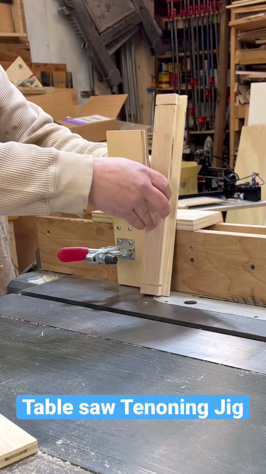 Simple tenoning jig for the table saw #woodwork #tools #diytools