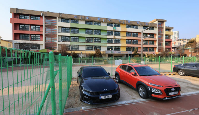 Seoul middle school enrollment drops 10.6% amid low birth rate