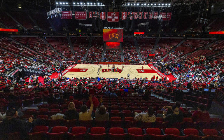 UNLV saves record 3-point streak but blown out by New Mexico