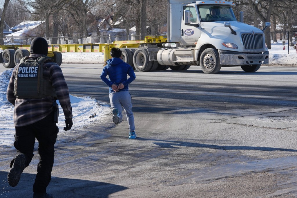 Man detained by ICE makes run for it with his hands still cuffed behind ...