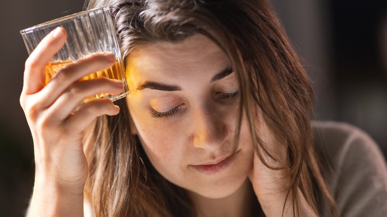 Know the early signs of alcohol use disorder