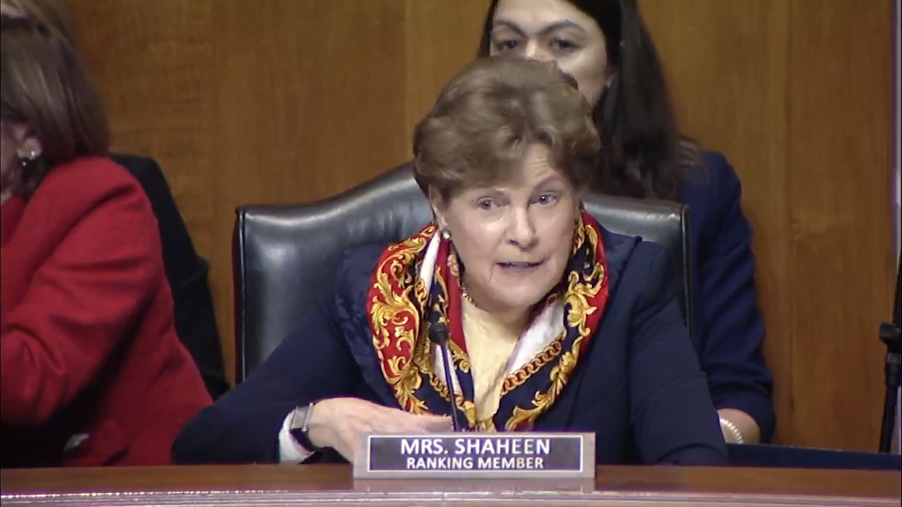 'The same people are running the country': Jeanne Shaheen calls out ...