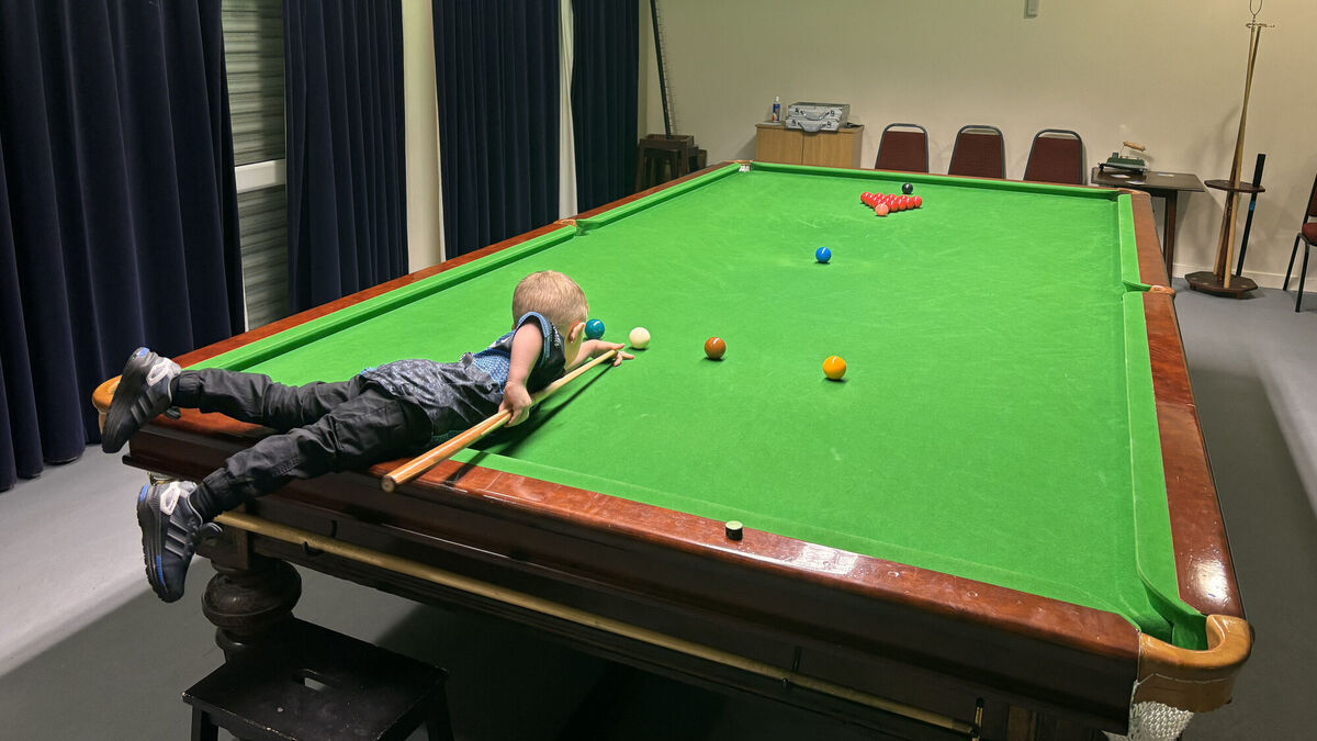 Two-year-old snooker prodigy pots two Guinness World Records with trick ...