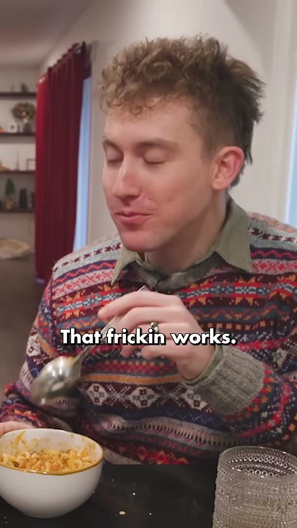 Two Brits try chili mac for the first time!