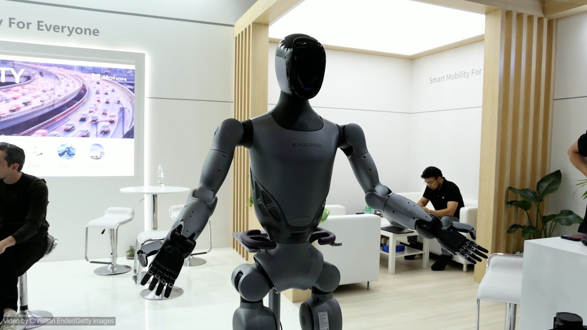 Industry experts warn that humanoid robots may be oversold